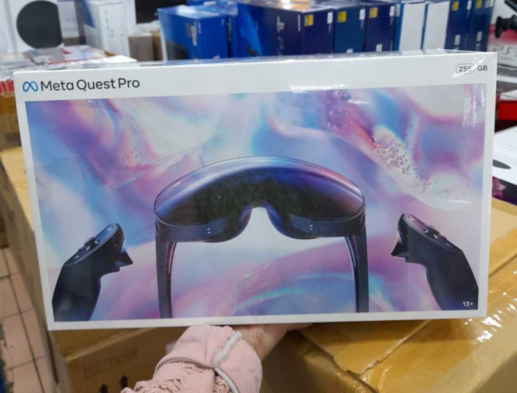 Jual Meta Quest Pro 256GB All in One VR Headset di Seller Supersonic ...