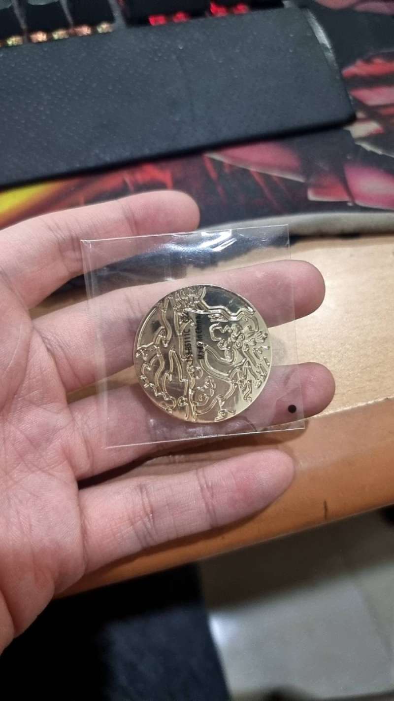 Jual Charizard Gold Metal Coin From Upc Pokemon Card Di Seller Hamra ...