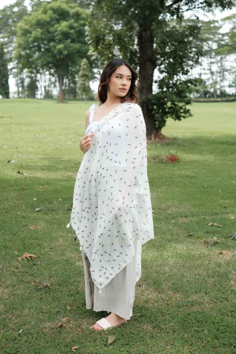 Jual RATU - Ghania White Shawl di Seller Batik Ratu - Srengseng, Kota ...