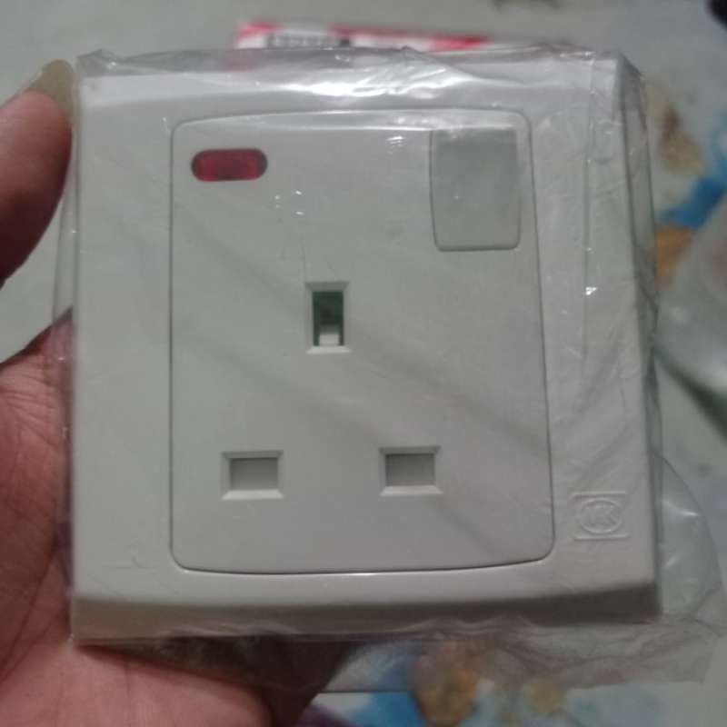 Jual Stop Kontak Ac / Mk S2657 Whi 3 Pin Kode Br06 di Seller smart ...