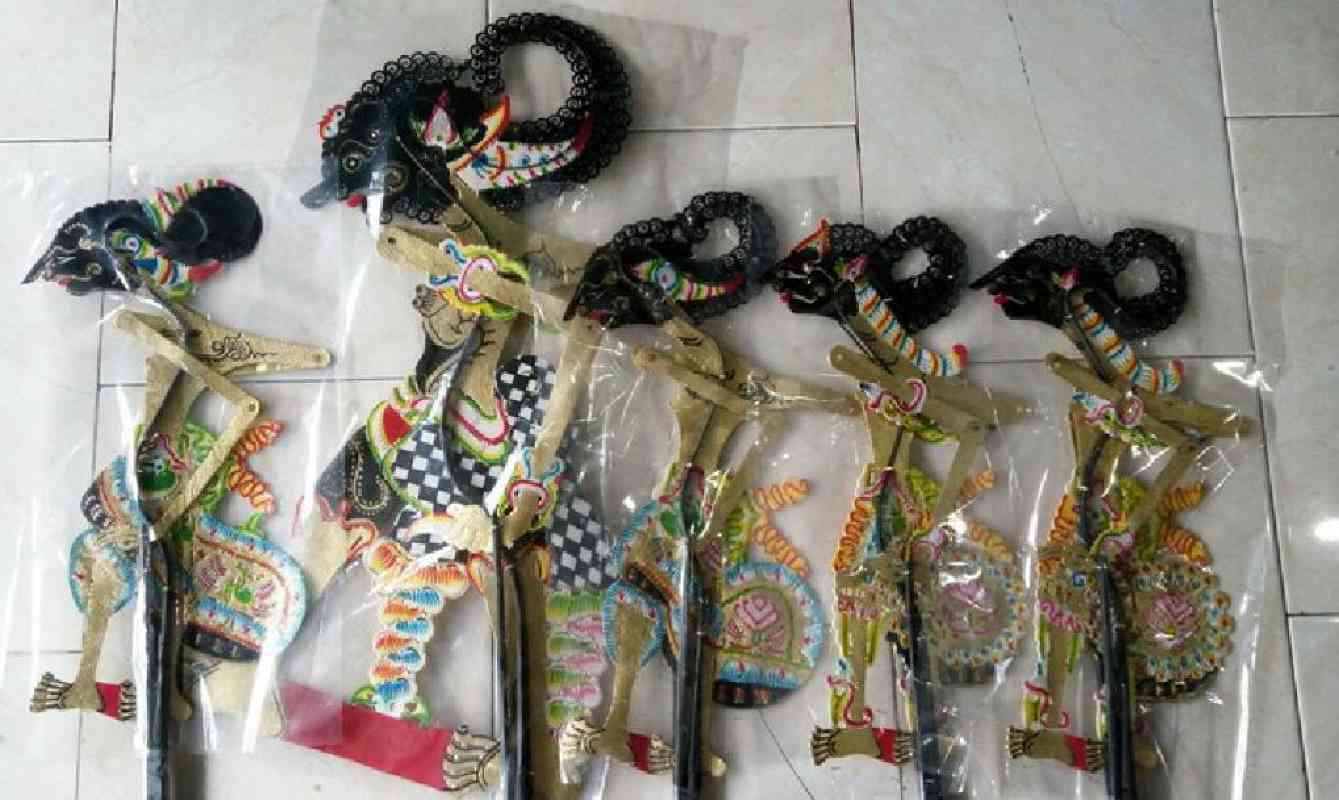 Jual Satu Set Wayang Kulit Pandawa Lima Kurawa Dan Ramayana Di Seller ...