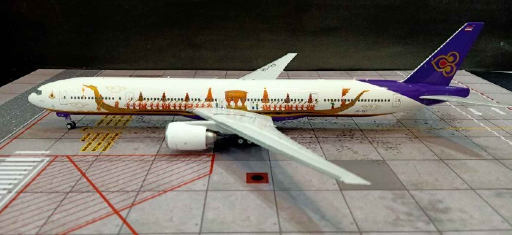 Promo Thai Airways B777-300 HS-TKF Royal Barge By Phoenix 1:200 Scale Diskon 23% di Seller ...