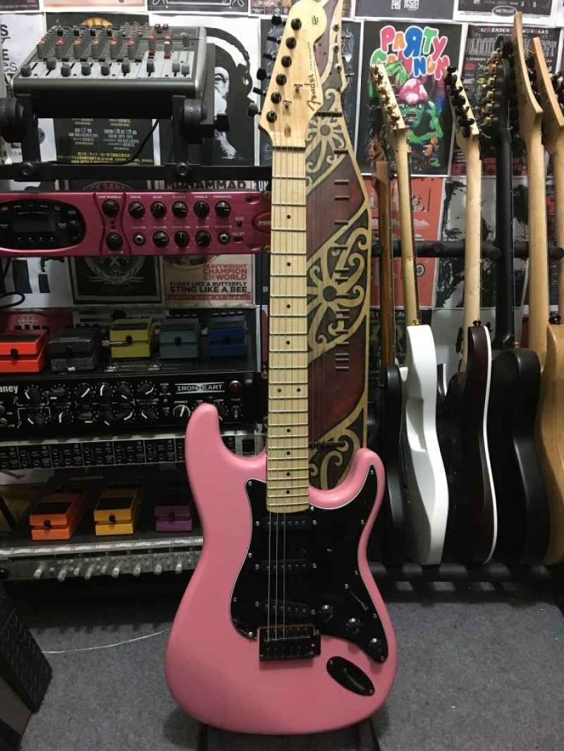 Jual Gitar Elektrik Fender Startocaster Sss - Pink Muda All Part Black ...