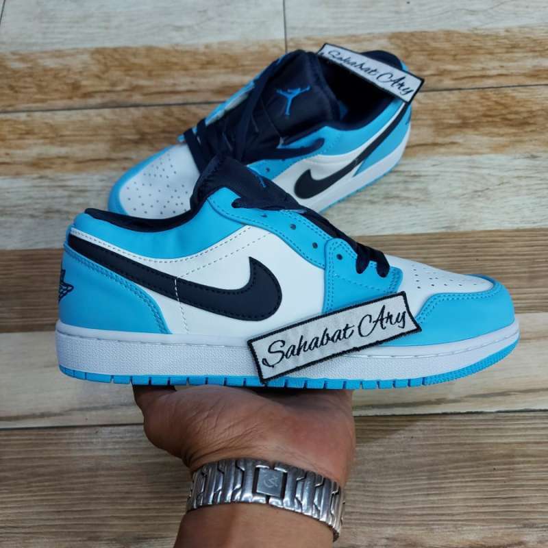 Jual Nike Air Jordan 1 Low Original - Sepatu Sneakers Pria Keren Buat ...
