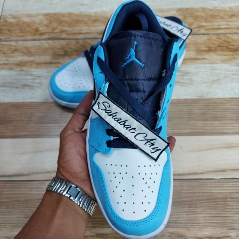 Jual Nike Air Jordan 1 Low Original - Sepatu Sneakers Pria Keren Buat ...