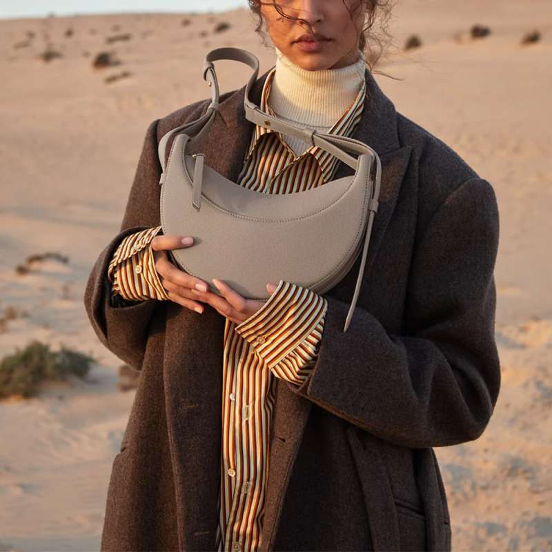 Jual Polene Numero Dix Half Moon Crossbody Bag Grained Taupe Ghw Di Seller Voila.id - Kebayoran ...