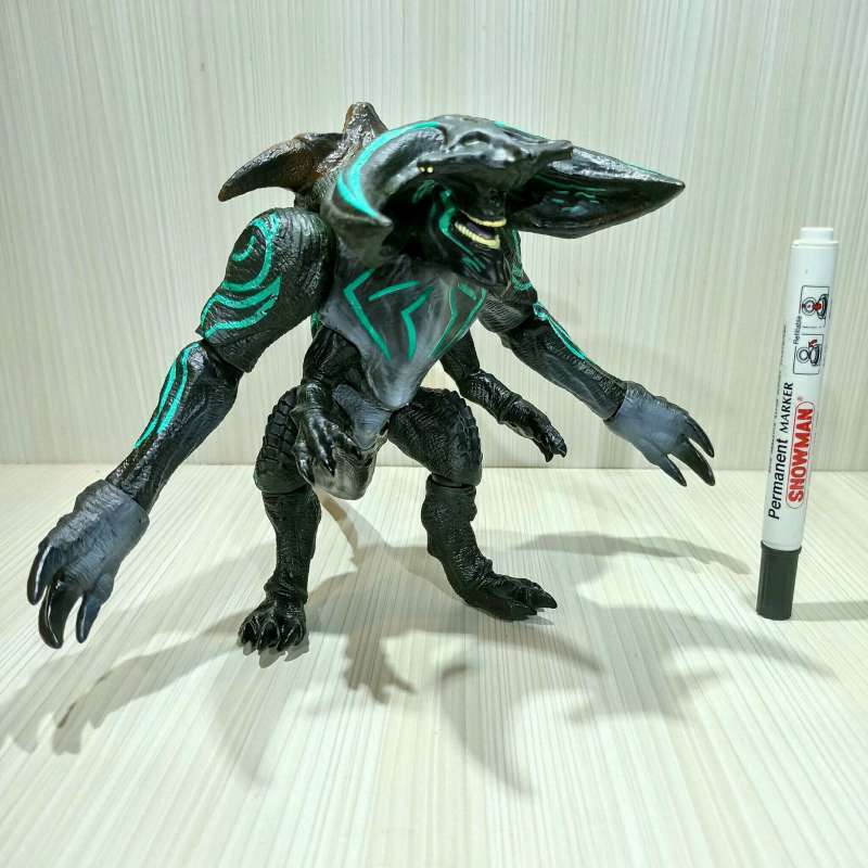 Jual Mainan action figure Scunner pacific rim kaiju kaiju vinyl action ...