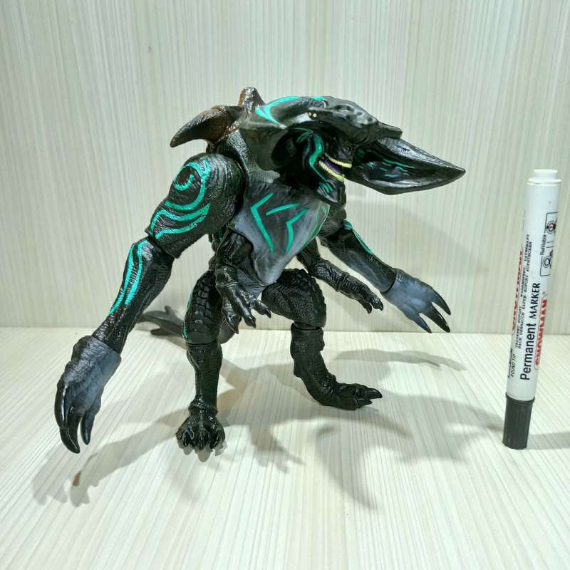 Jual Mainan action figure Scunner pacific rim kaiju kaiju vinyl action ...