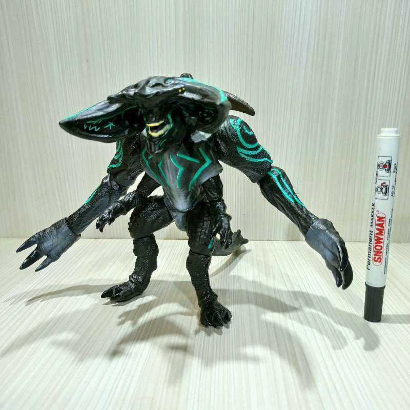 Jual Mainan action figure Scunner pacific rim kaiju kaiju vinyl action ...