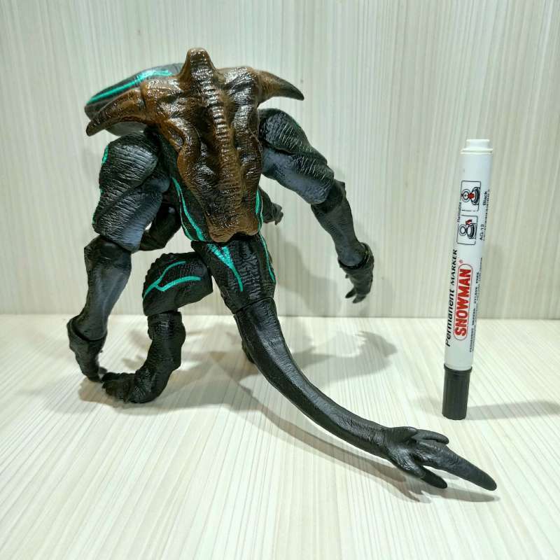 Jual Mainan action figure Scunner pacific rim kaiju kaiju vinyl action ...