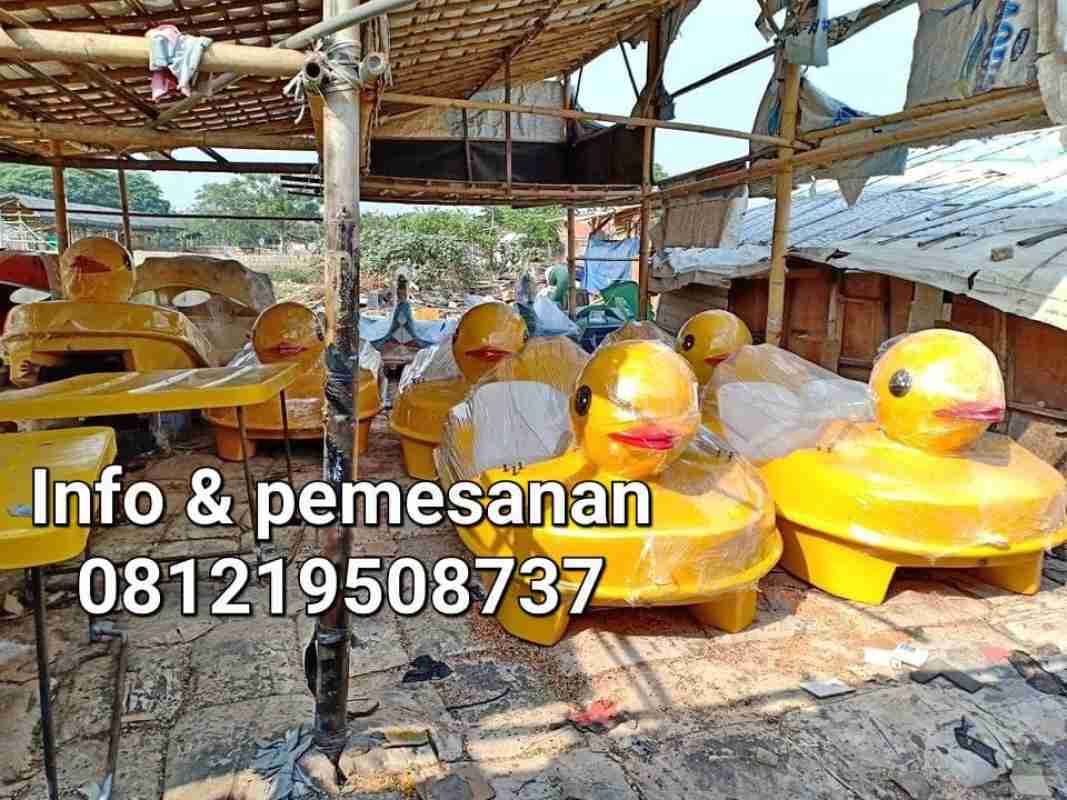 Jual Perahu Bebekan Itik Warna Kuning Fiberglass Sepeda Air Mini Kaps 2 ...