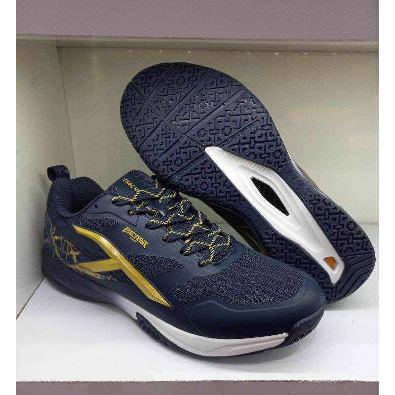 Jual Hundred Sepatu badminton Beast Max di Seller Sudirmansport - 15 ...