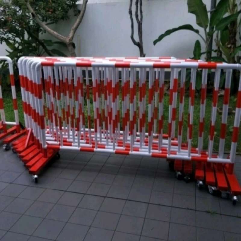 Jual Pagar Pembatas Parkiran / Road Barier /barikade -pakai Roda ...