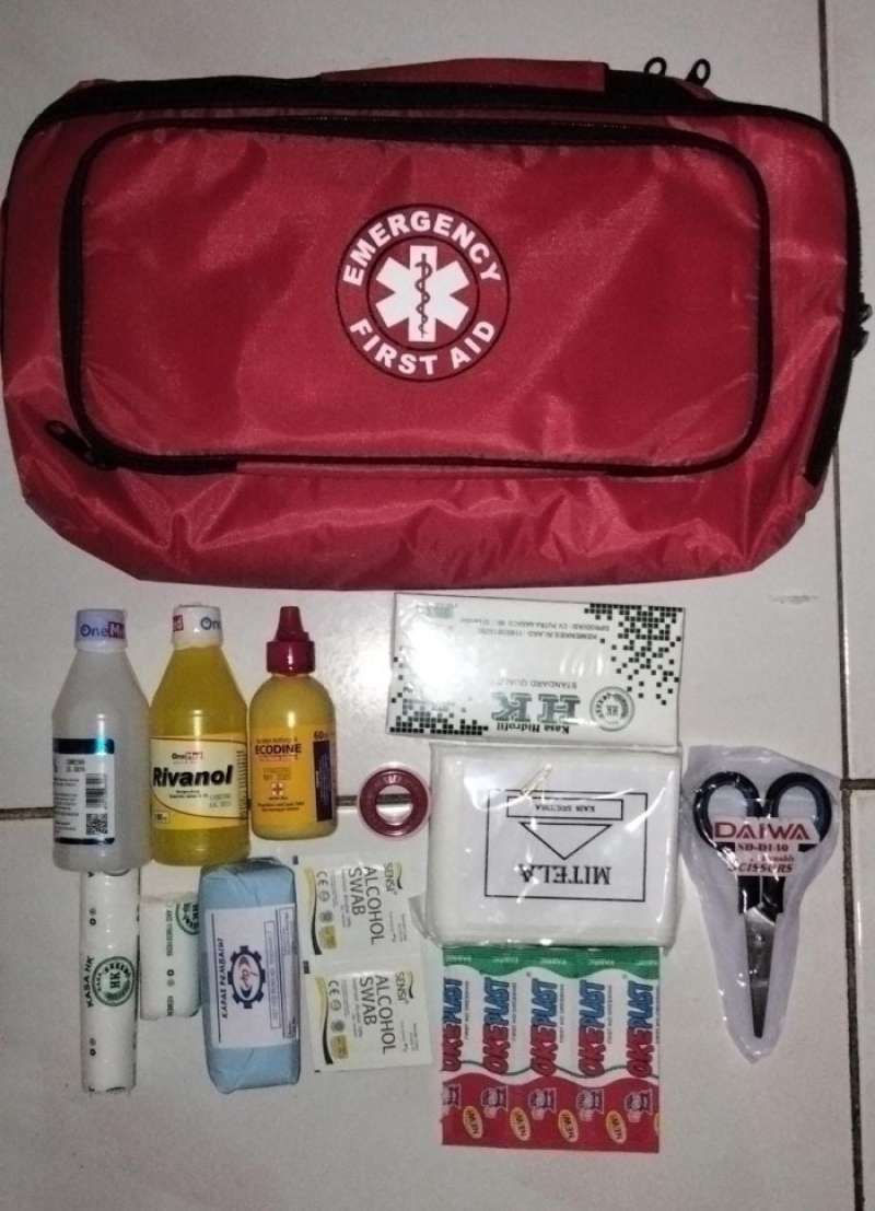Promo Tas Emergency Selempang Plus Isi Obat P3k Lengkap Peralatan P3k Baru Diskon 42% Di Seller ...