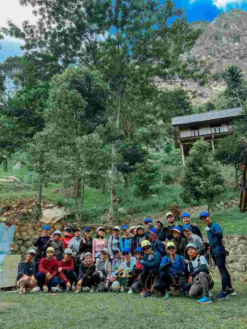 Jual Paket Wisata Travel Tour Liburan Panjat Tebing Gunung Parang 1 Day ...