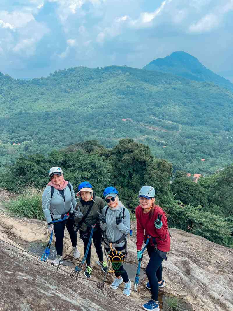 Jual Paket Wisata Travel Tour Liburan Panjat Tebing Gunung Parang 1 Day ...