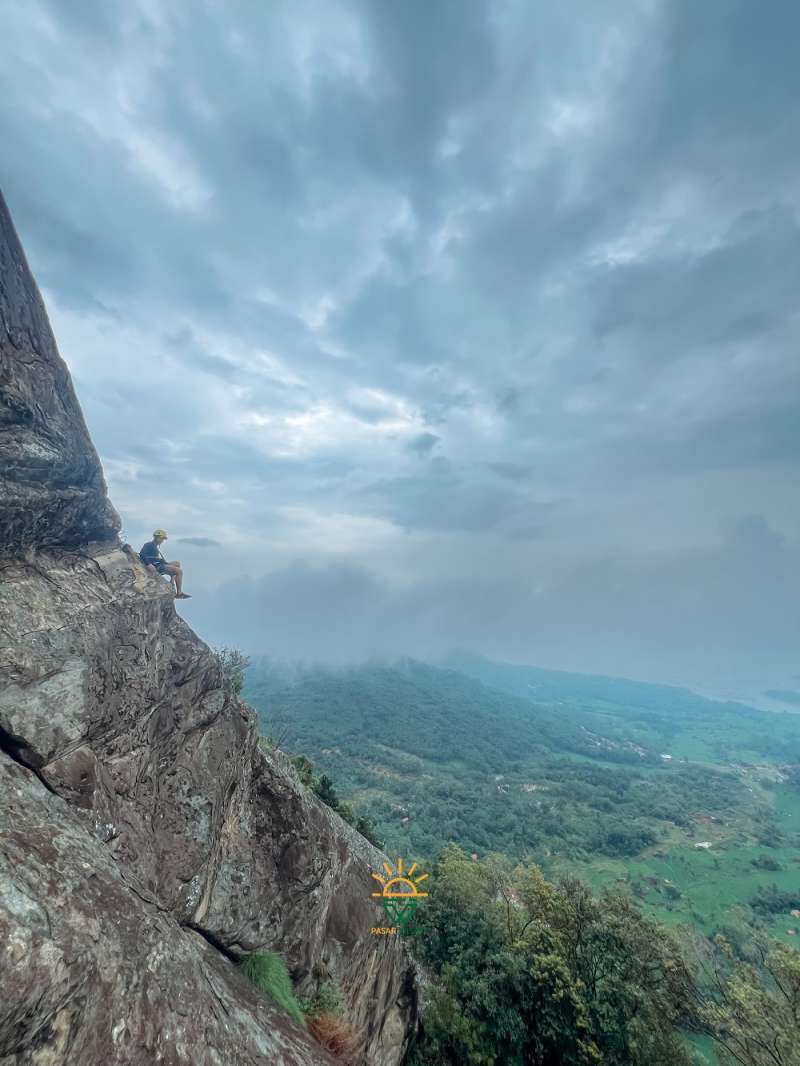 Jual Paket Wisata Travel Tour Liburan Panjat Tebing Gunung Parang 1 Day ...
