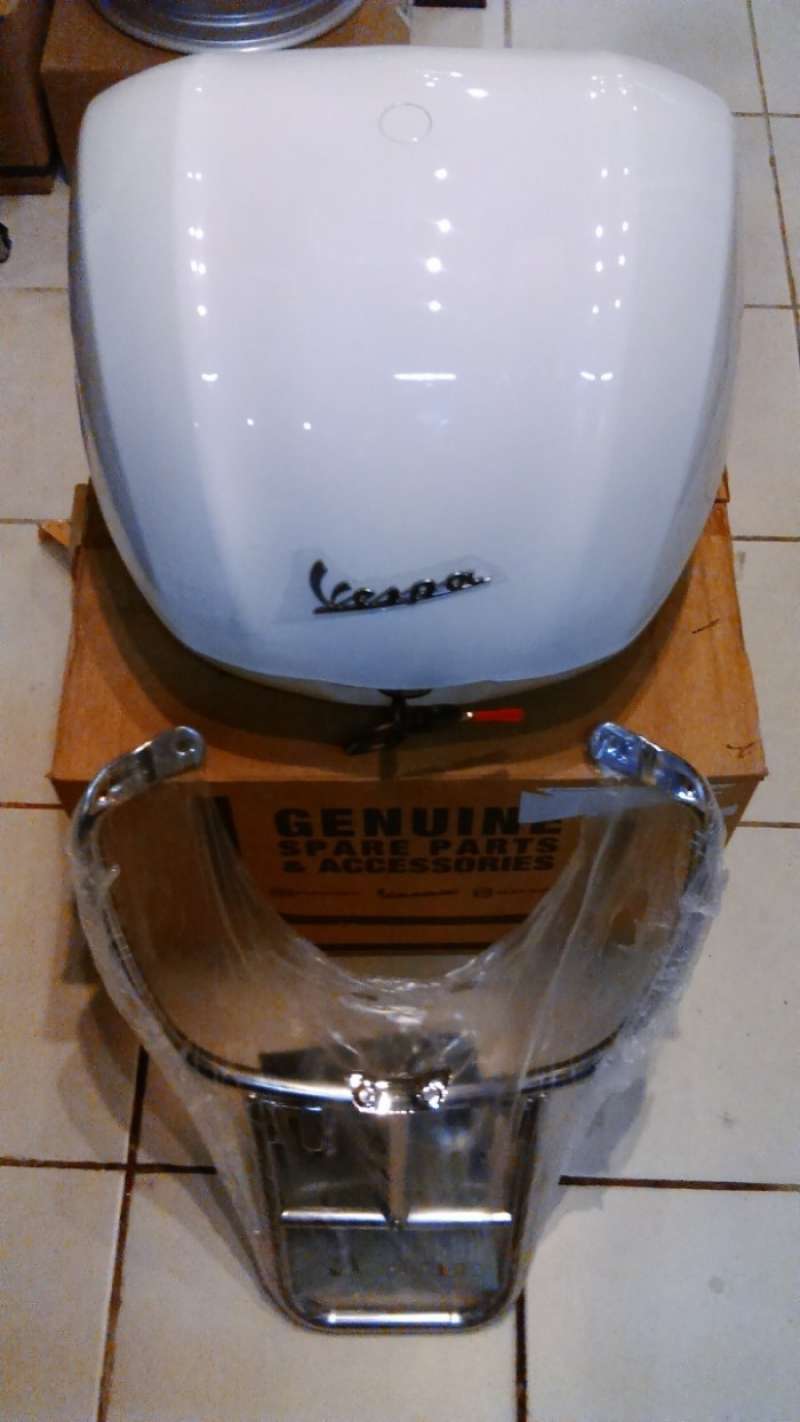 Promo Top Box Original Vespa Primavera/sprint Putih Diskon 23% Di ...