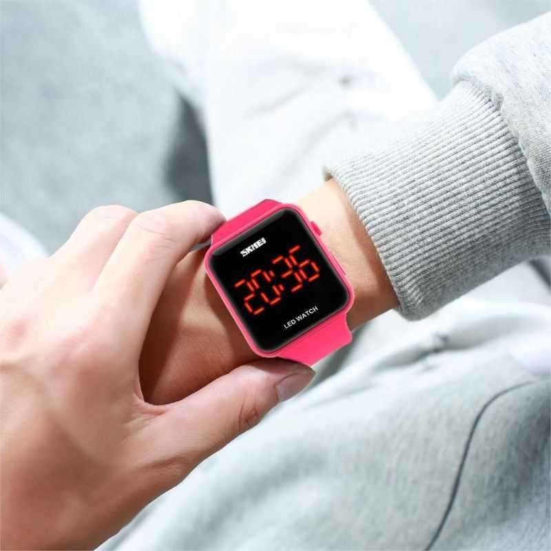 Jual Jam Tangan Digital Pria 1176 Aneh Pria Casual Jarum Divigo Tangam ...