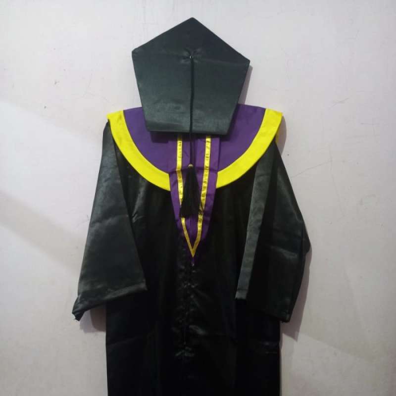 Jual Baju Toga Wisuda Dewasa Ungu Tua List Kuning Xl Hitam Di Seller