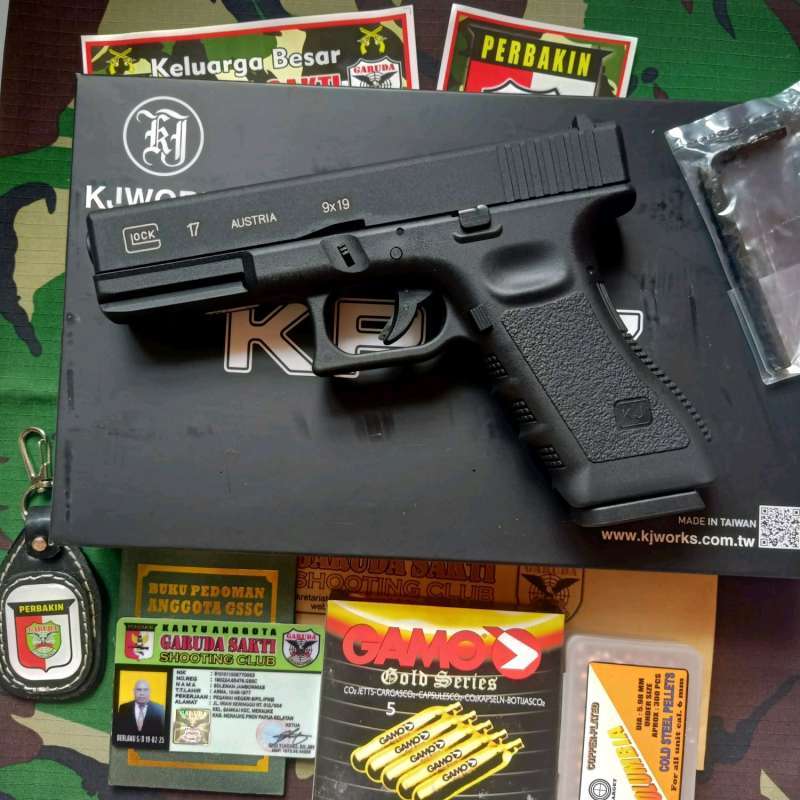 Jual Kjw Glock 17 Blowback Free Gas 5 Botol Dan Bb 300 Butir Di Seller ...
