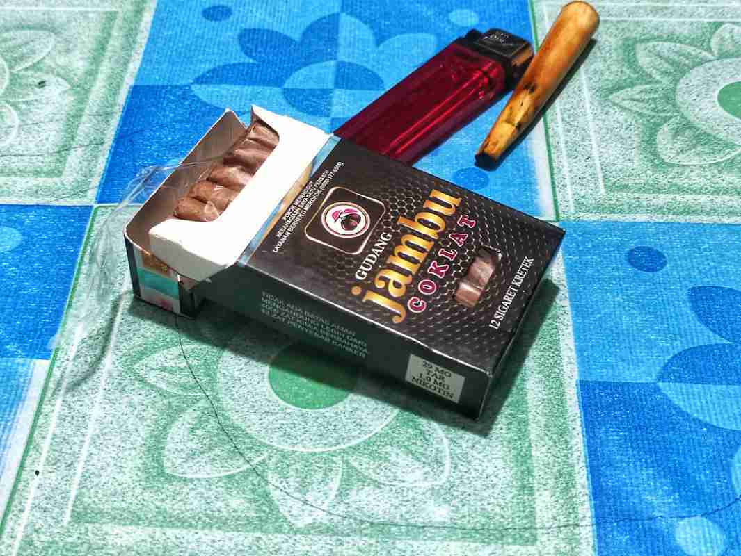 Promo Rokok Gudang Jambu Coklat - Jumbo 12 Batang Kretek Diskon 23% Di ...