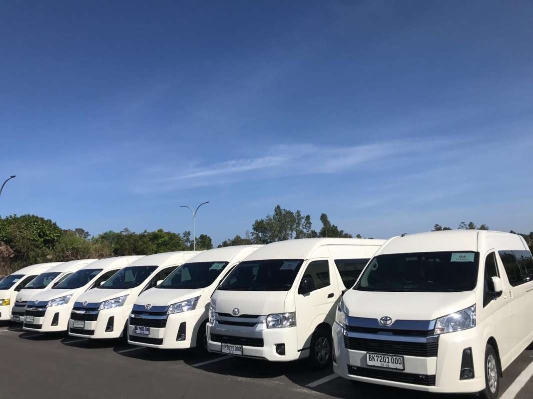 Jual Rental Mobil Dalam Kota Hiace Commuter - With Driver Di Seller ...