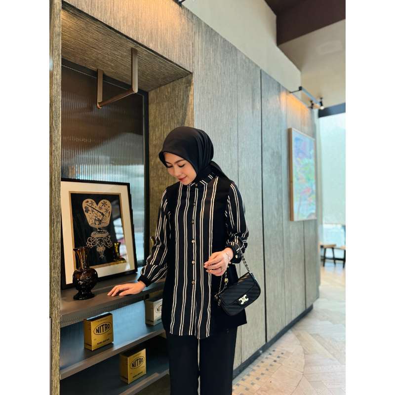 Jual Lonila Milea Blouse - Black - L Di Seller Kaleela.id Official ...