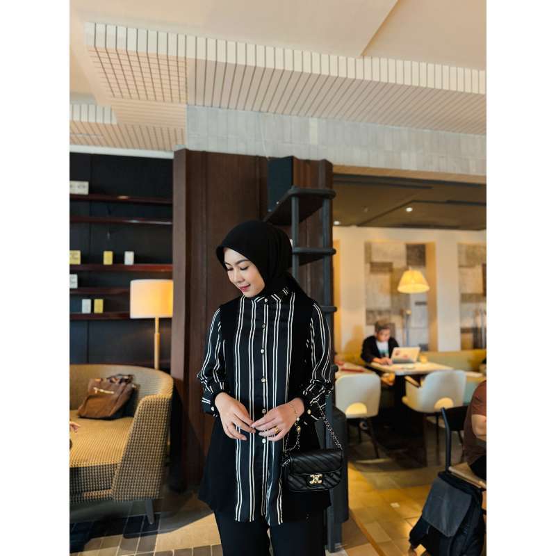 Jual Lonila Milea Blouse - Black - L Di Seller Kaleela.id Official ...