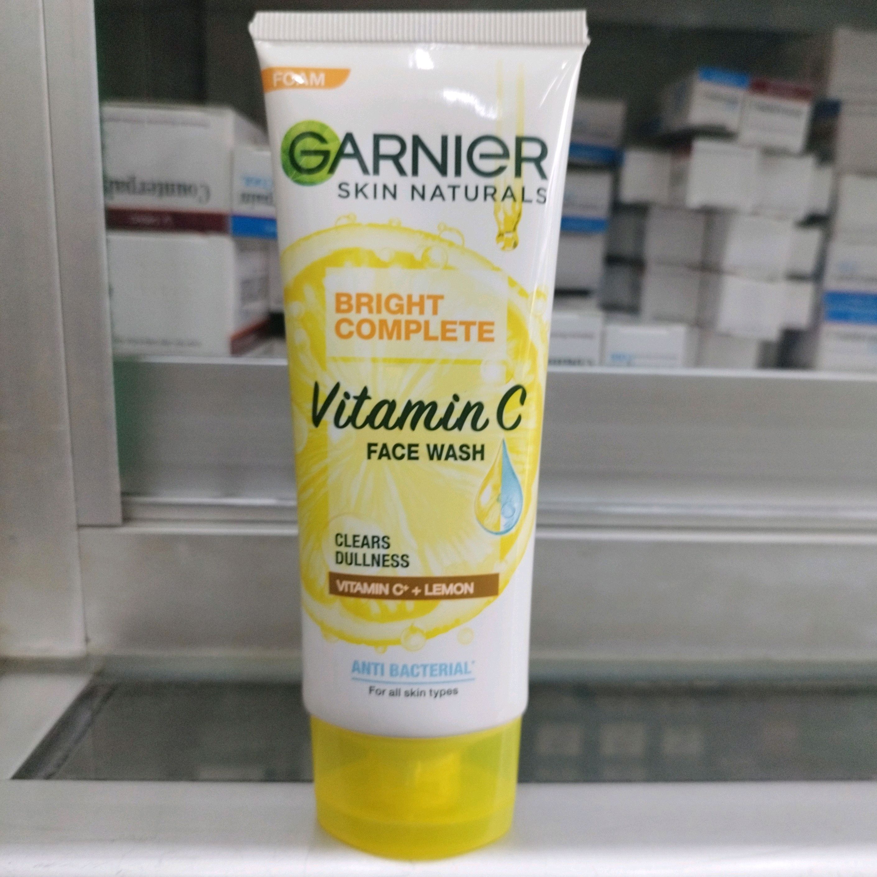Promo Garnier Light Complete White Speed Brightening Foam [100 Ml ...