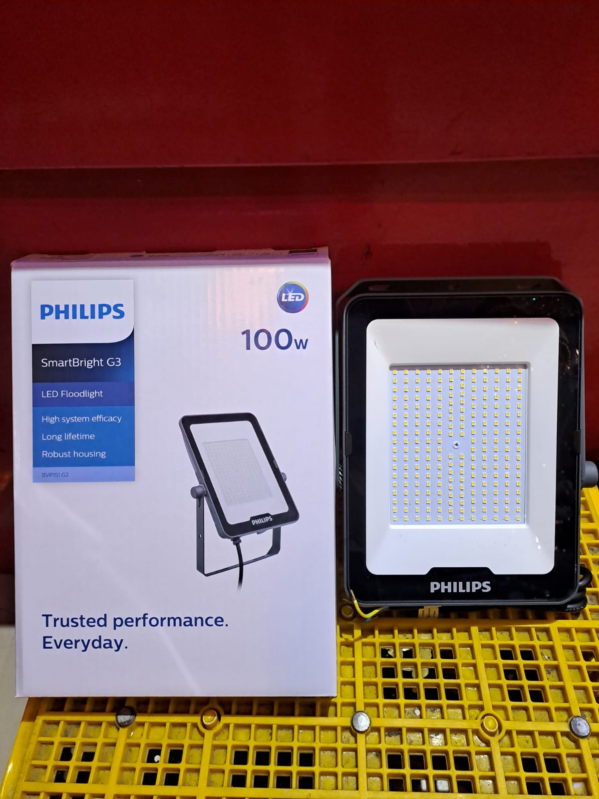 Jual Philips Lampu Sorot 100 Watt LED Flood light BVP174 100W Putih Kuning di Seller ...