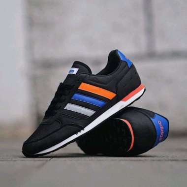 Jual Sepatu Sneaker Adidas Originals Pria Terbaru & Original - Harga ...