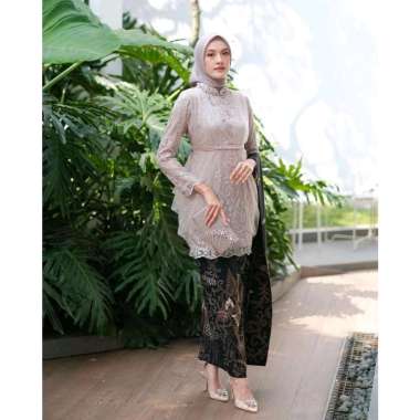 Jual Kebaya Burkat Tradisional Model Terbaru & Kekinian - Harga Diskon ...