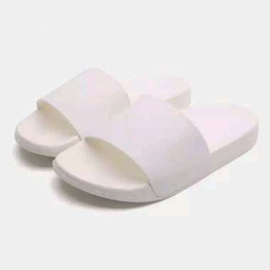 Jual Sandal Slip On Polos Pria Model Terbaru - Harga Promo Desember ...