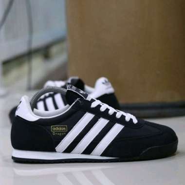 Jual Sepatu Adidas Indonesia Original Terbaik Desember 2021 - Harga ...