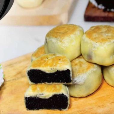 Bakpia Kumbu Hitam 100% Asli Indonesia Juli 2023 | Blibli