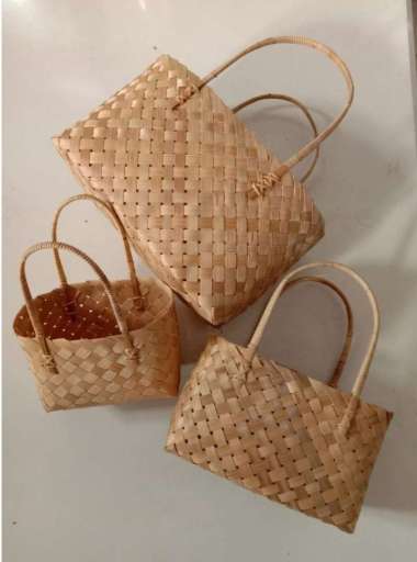 Jual Tas Anyam Besar Hampers Model Terbaru & Kekinian - Harga Diskon ...