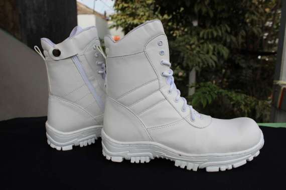 Sepatu Safety Pria Warna Putih 100% Asli Indonesia November 2023 | Blibli
